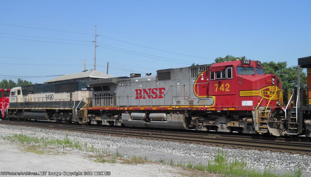 BNSF 742